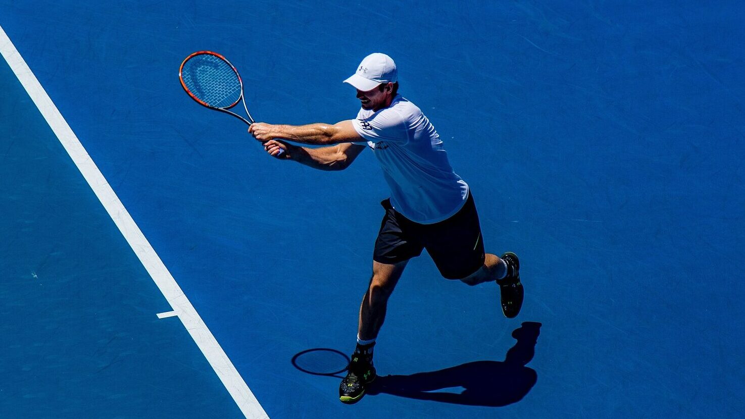 硬式テニスのバックハンドをマスターしてレベルアップする方法